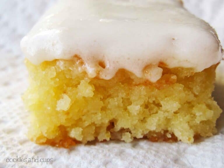 Easy White Chocolate Vanilla Bars Recipe | Cookies & Cups