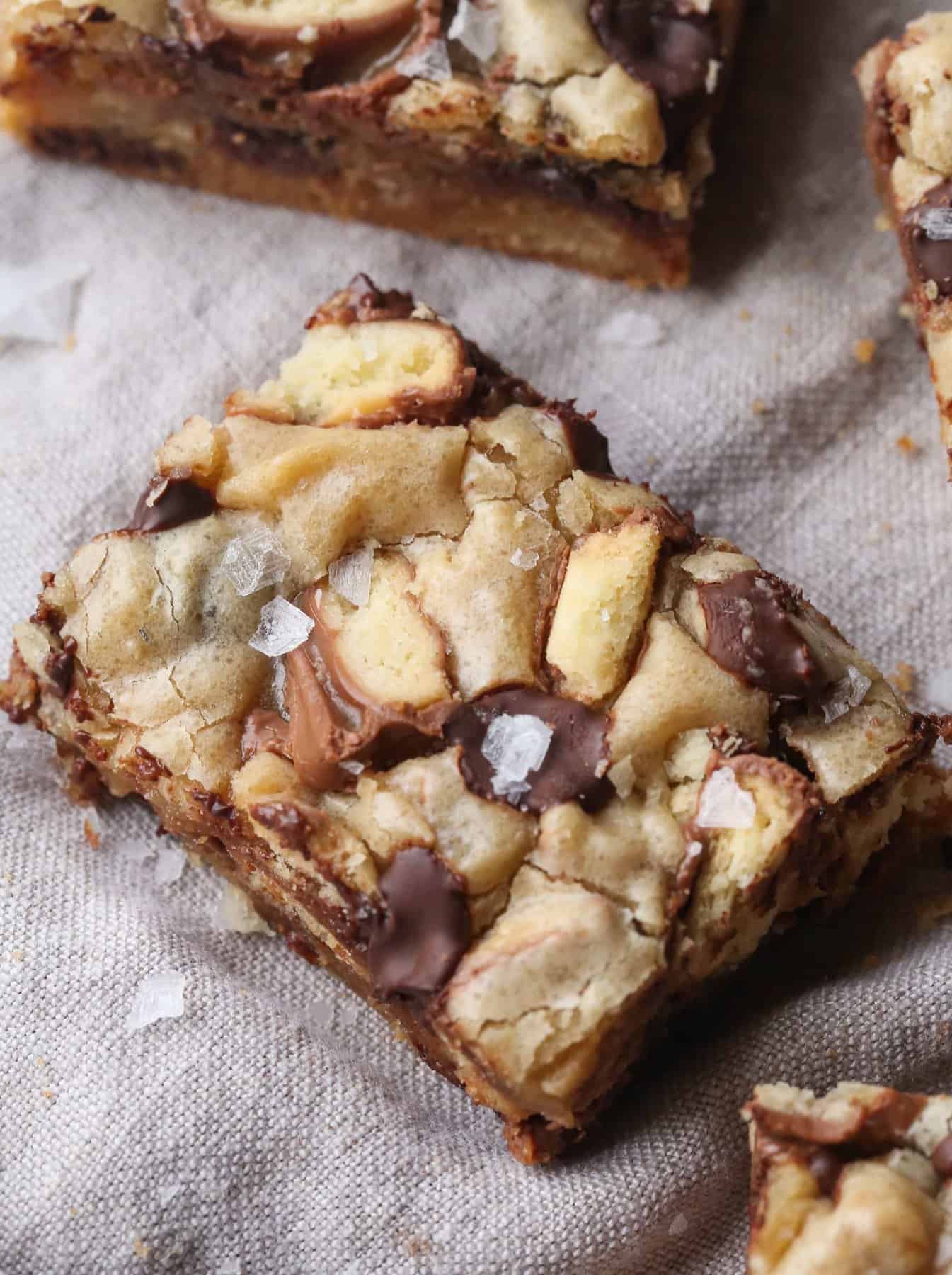 Twix Blondies Easy Chocolate Chip Sea Salt Blondie Bar Dessert Recipe