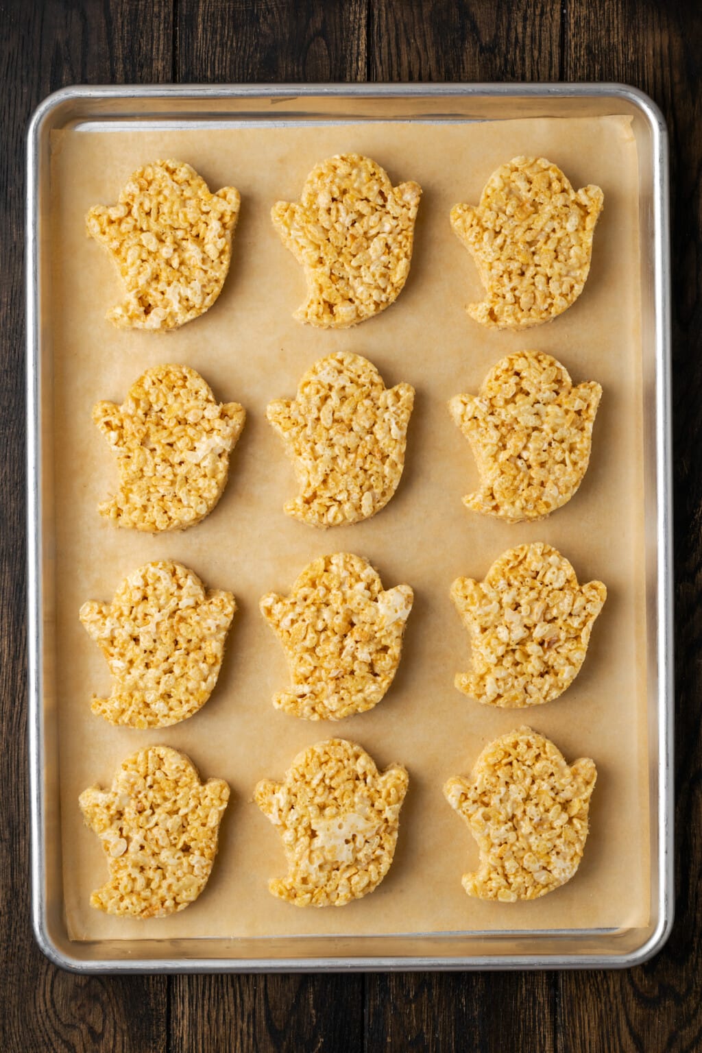 Halloween Rice Krispie Treats | Cookies and Cups