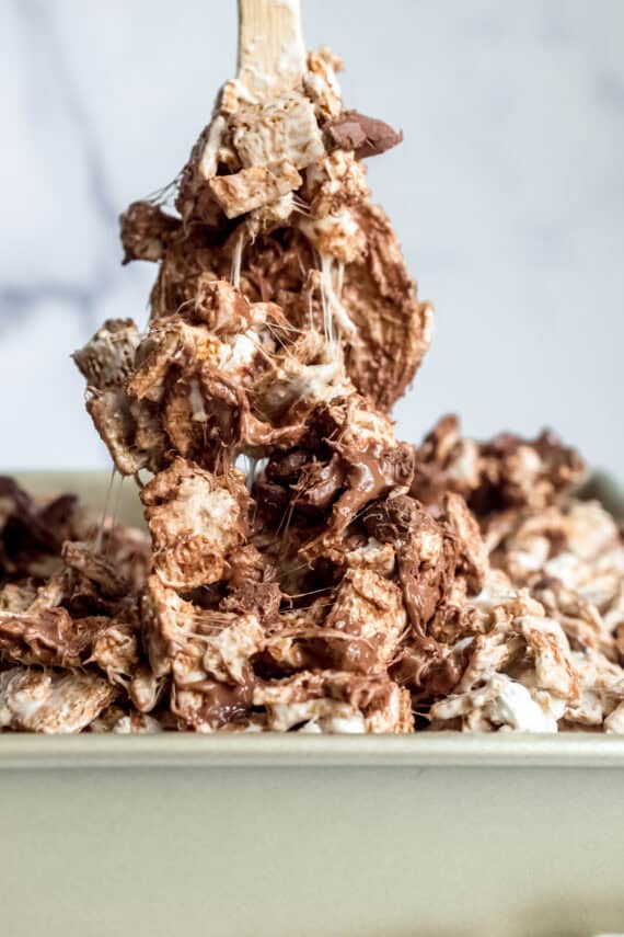 Golden Graham S'mores Bars | A No Bake Dessert | Cookies and Cups