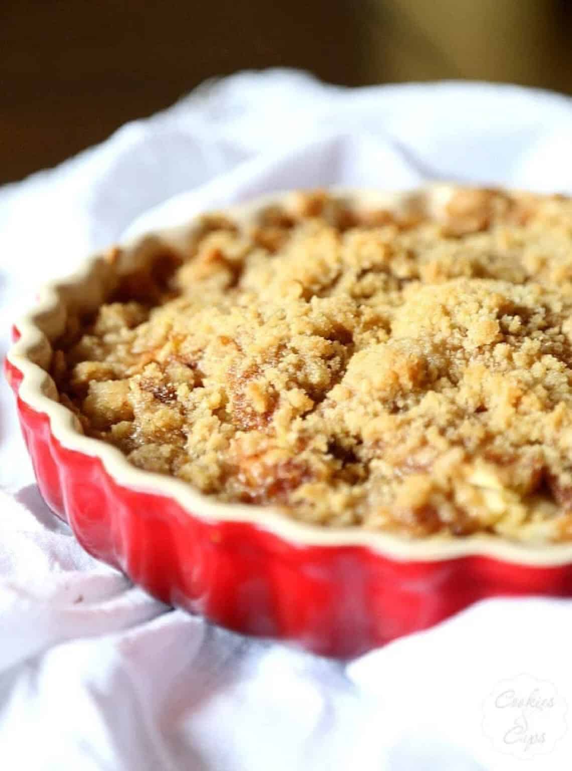 Simple Apple Crumble Tart | Cookies and Cups