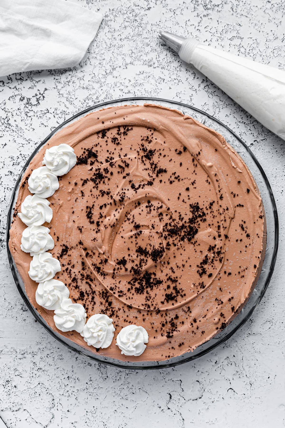 No Bake Creamy Marshmallow Chocolate Pie | Cookies and Cups