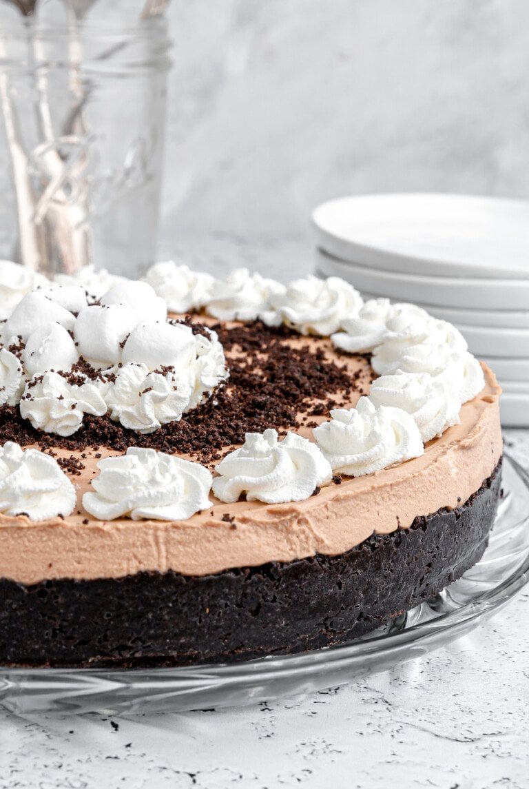 No Bake Creamy Marshmallow Chocolate Pie | Cookies and Cups