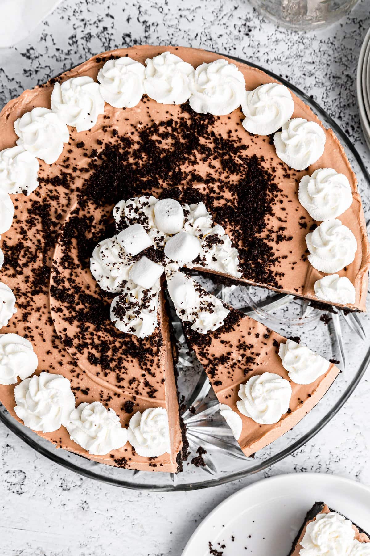 No Bake Creamy Marshmallow Chocolate Pie | Cookies and Cups