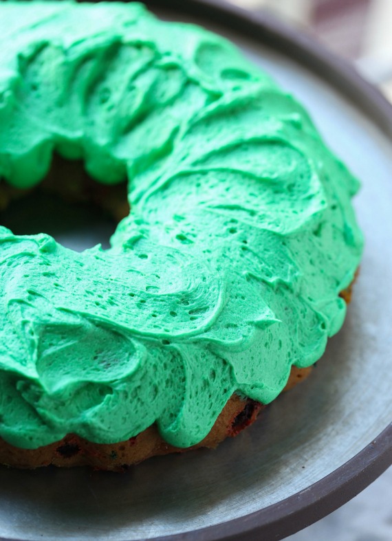 M&M'S Wreath Cake - Cookies and Cups