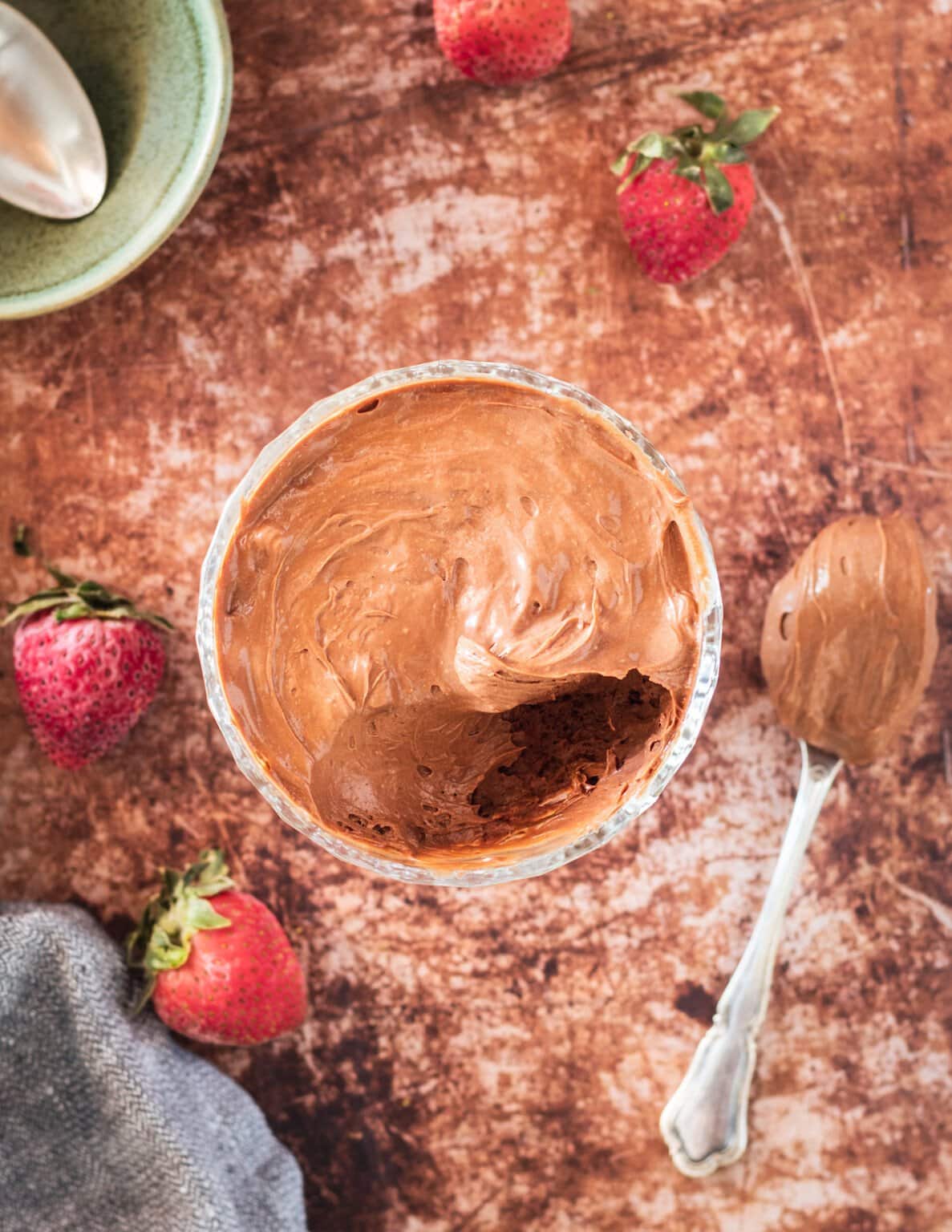 Easy Chocolate Mousse Recipe | Cookies and Cups