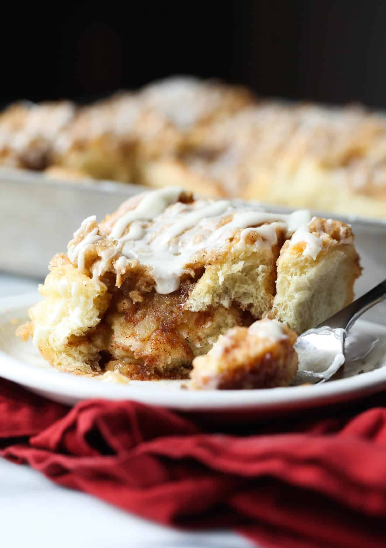 Apple Crumb Cinnamon Rolls Recipe | Cookies and Cups