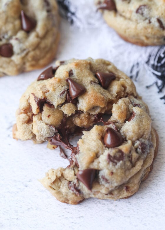 Extra Thick Chocolate Chip Walnut Cookies - Cookies and Cups