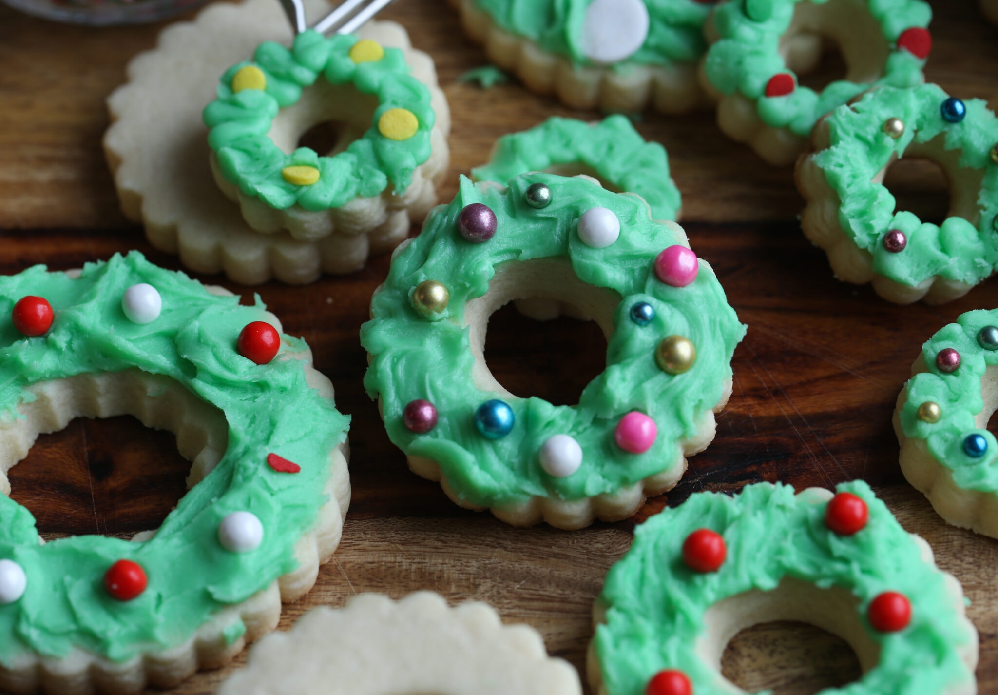 Christmas Wreath Cookies | Cookies and Cups