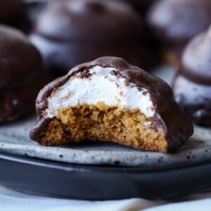 Delicious Homemade Mallomars | Cookies and Cups