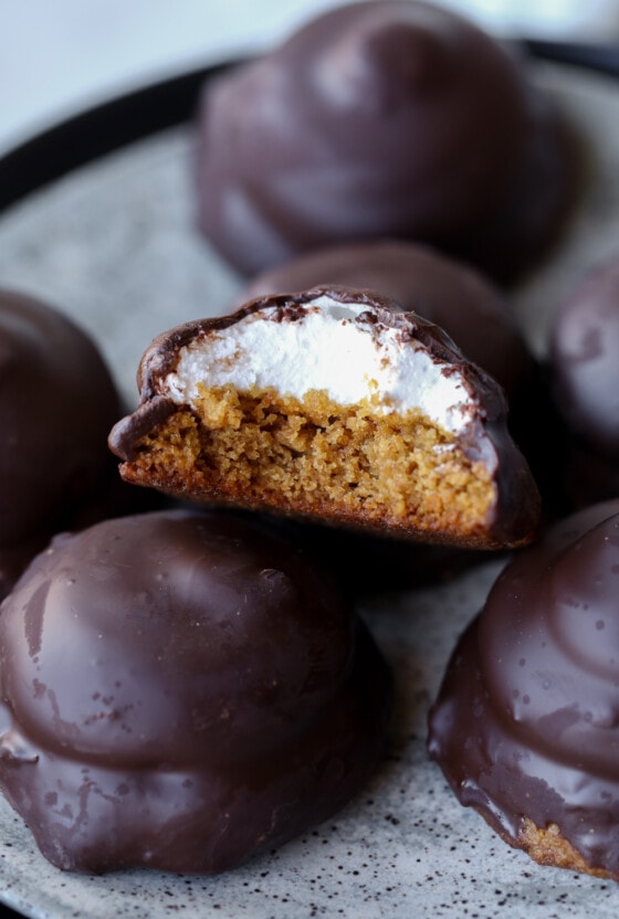Delicious Homemade Mallomars | Cookies and Cups
