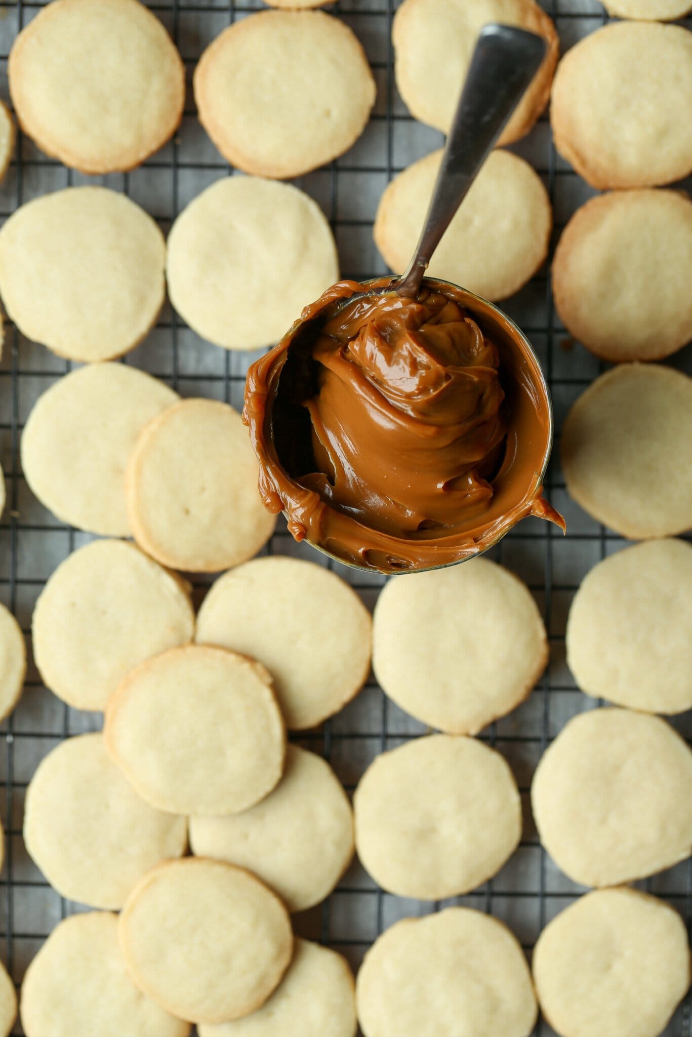 Alfajores (Dulce de Leche Sandwich Cookies) | Cookies & Cups