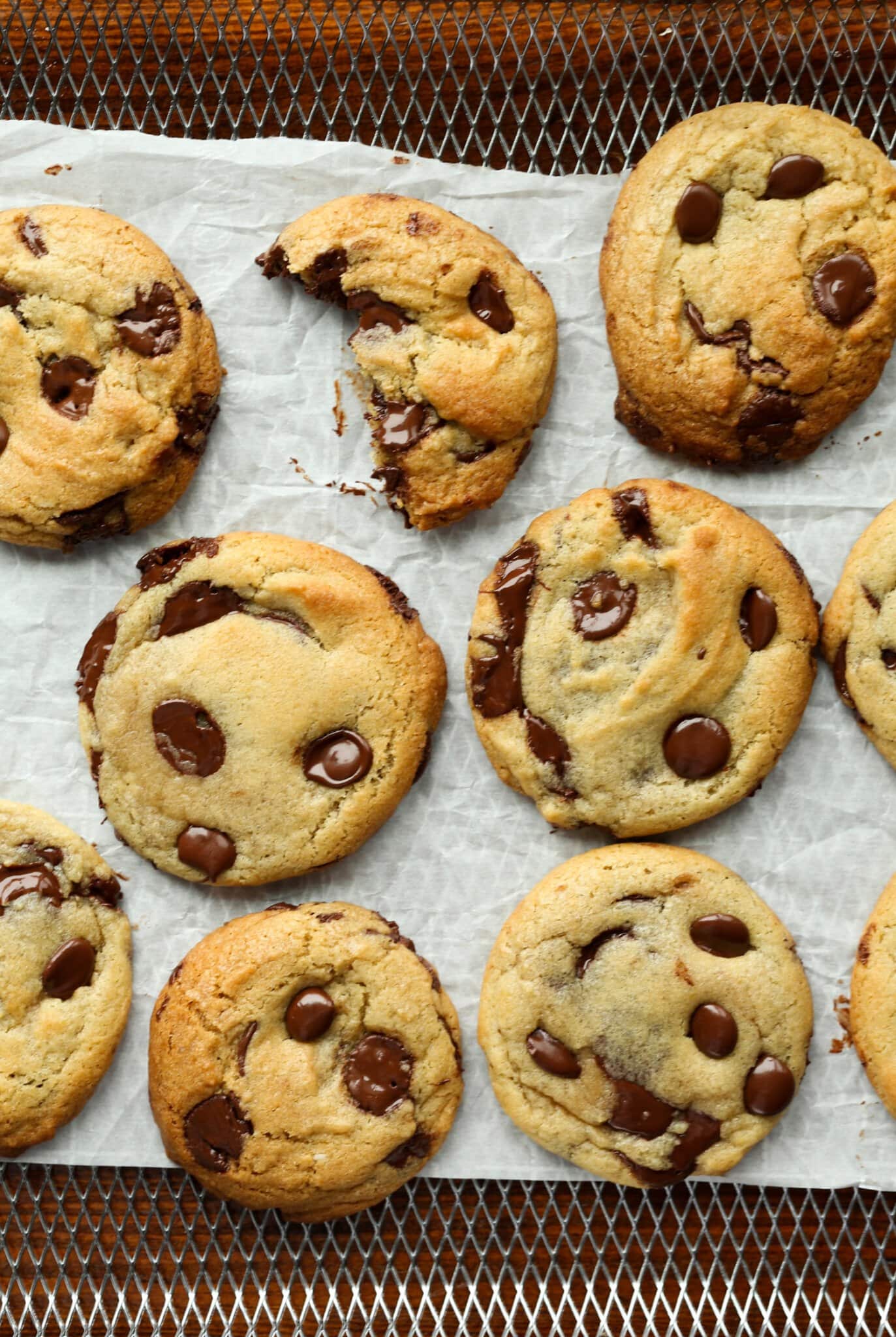 Air Fryer Chocolate Chip Cookies (Tips and Tricks) | Cookies and Cups