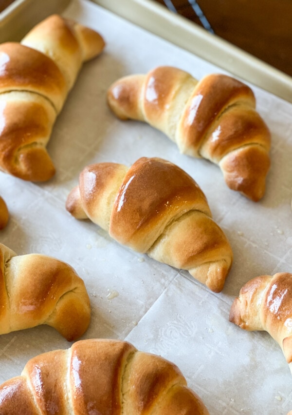 Easy Homemade Crescent Rolls | Cookies and Cups