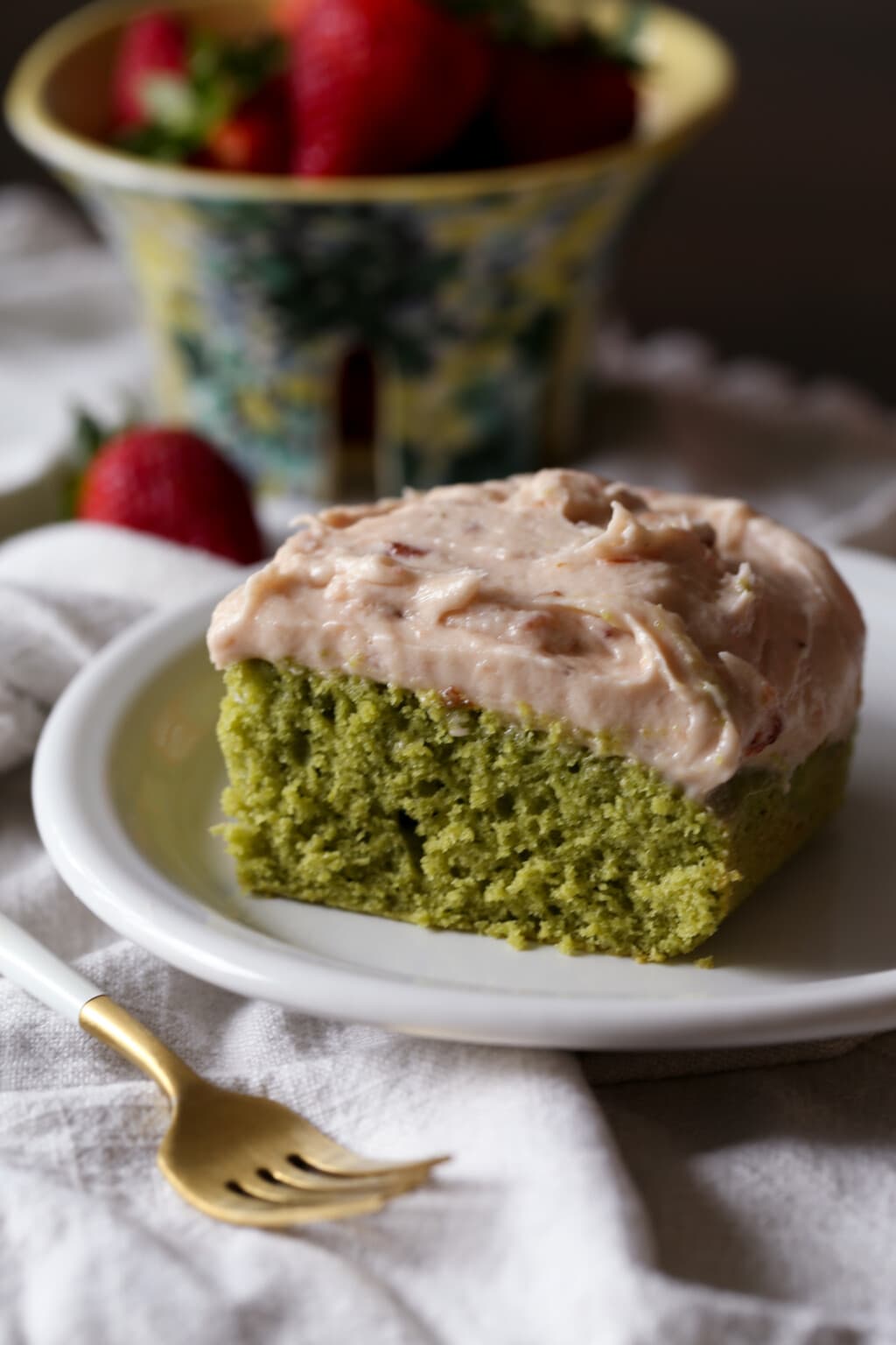 Matcha Cake With Strawberry Frosting - Cookies and Cups