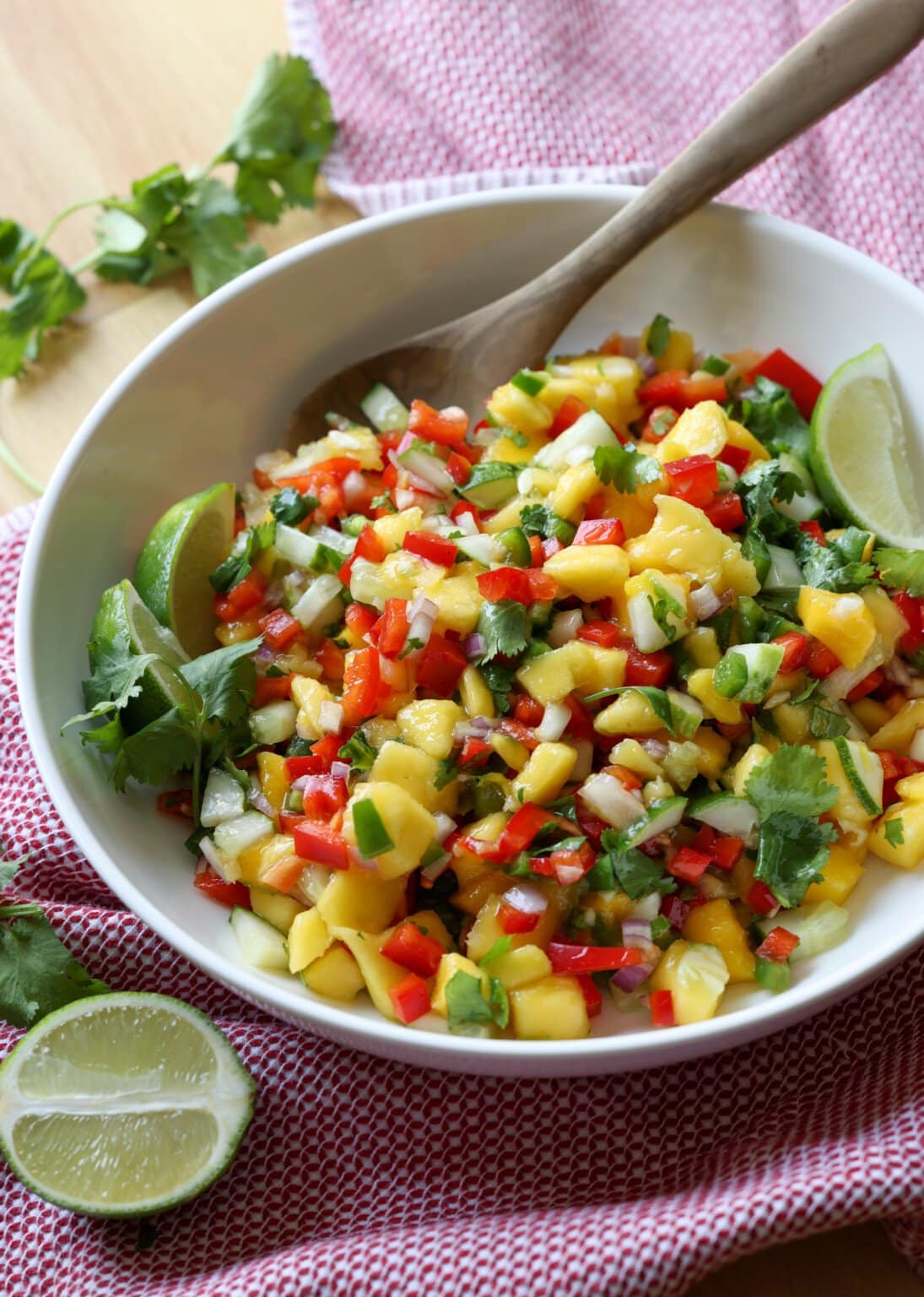 Mango Salsa Recipe (Quick And Easy) - Cookies and Cups