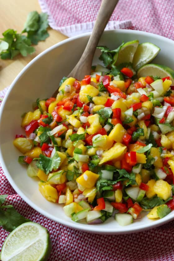 Mango Salsa Recipe (Quick And Easy) - Cookies and Cups