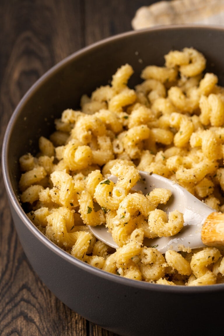 Garlic Bread Pasta | Cookies and Cups