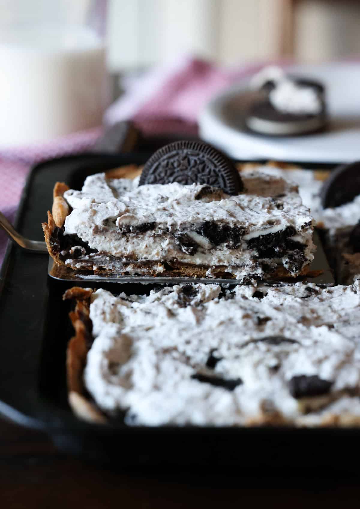 Oreo Slab Pie - Cookies and Cups