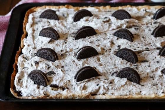 Oreo Slab Pie - Cookies and Cups