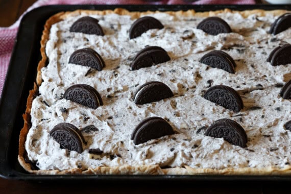 Oreo Slab Pie - Cookies and Cups