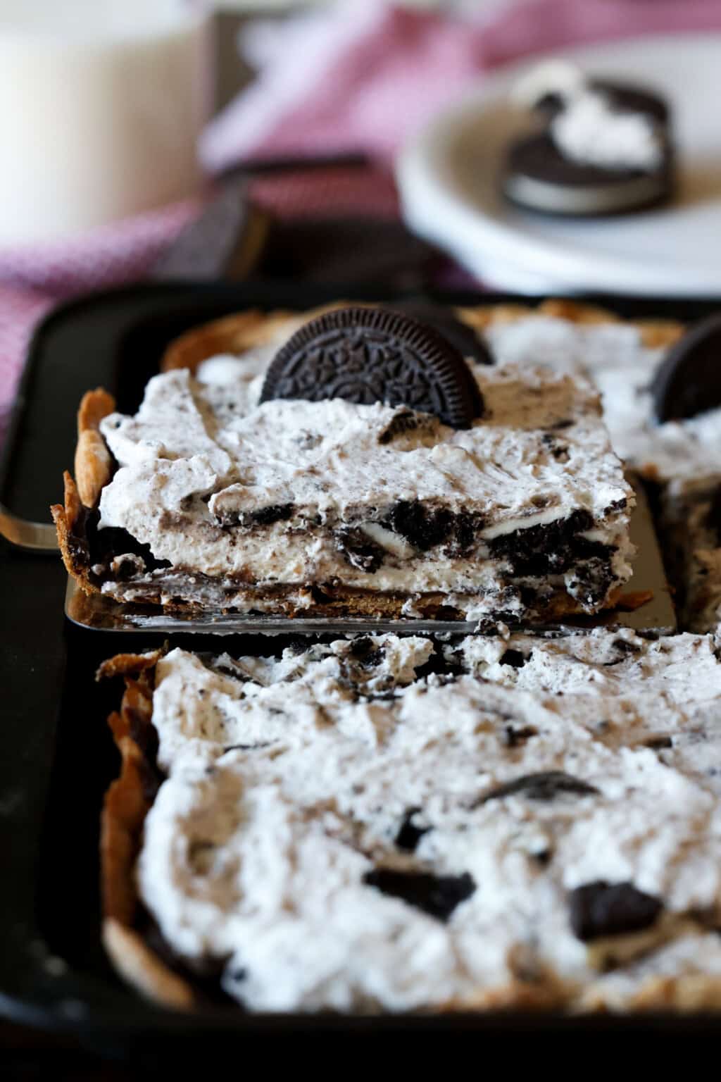 Oreo Slab Pie - Cookies and Cups