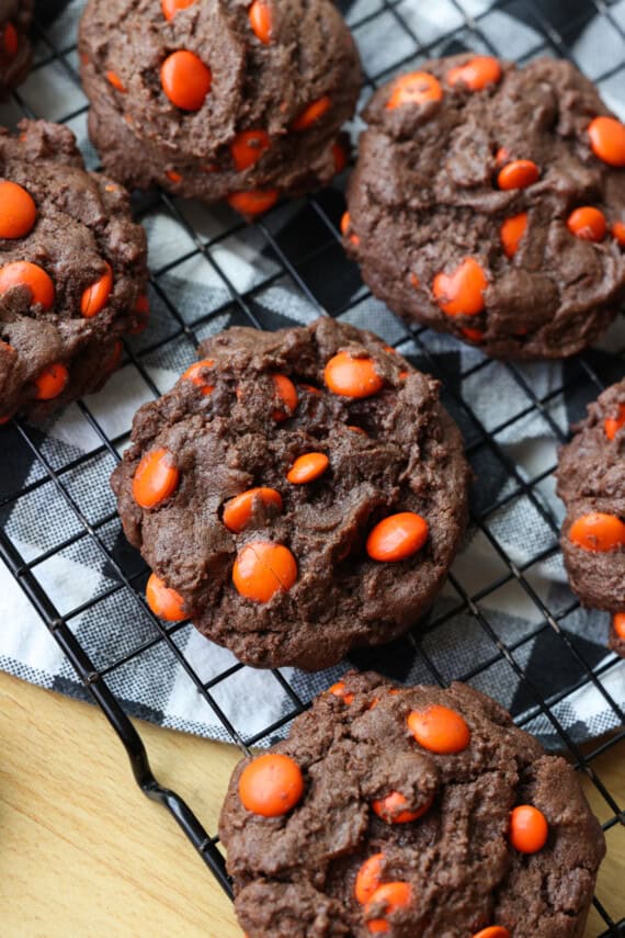 Dark Chocolate Cookies - Cookies and Cups
