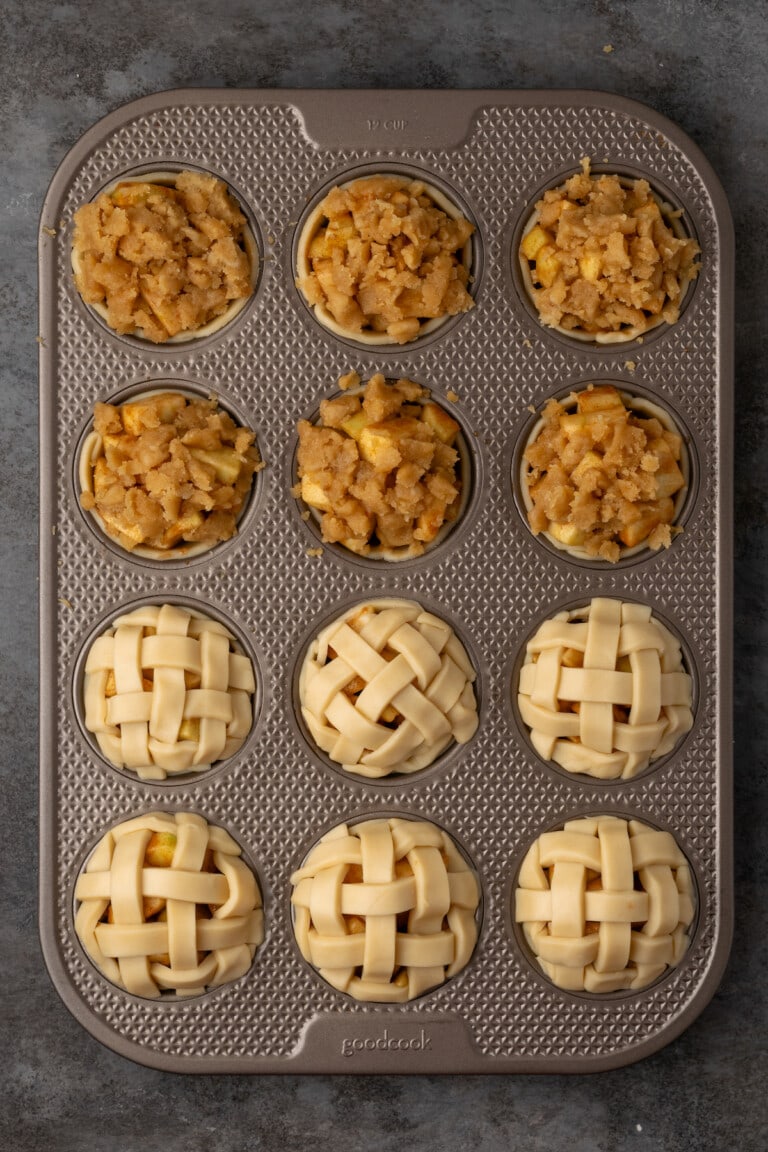 Mini Apple Pies | Cookies and Cups