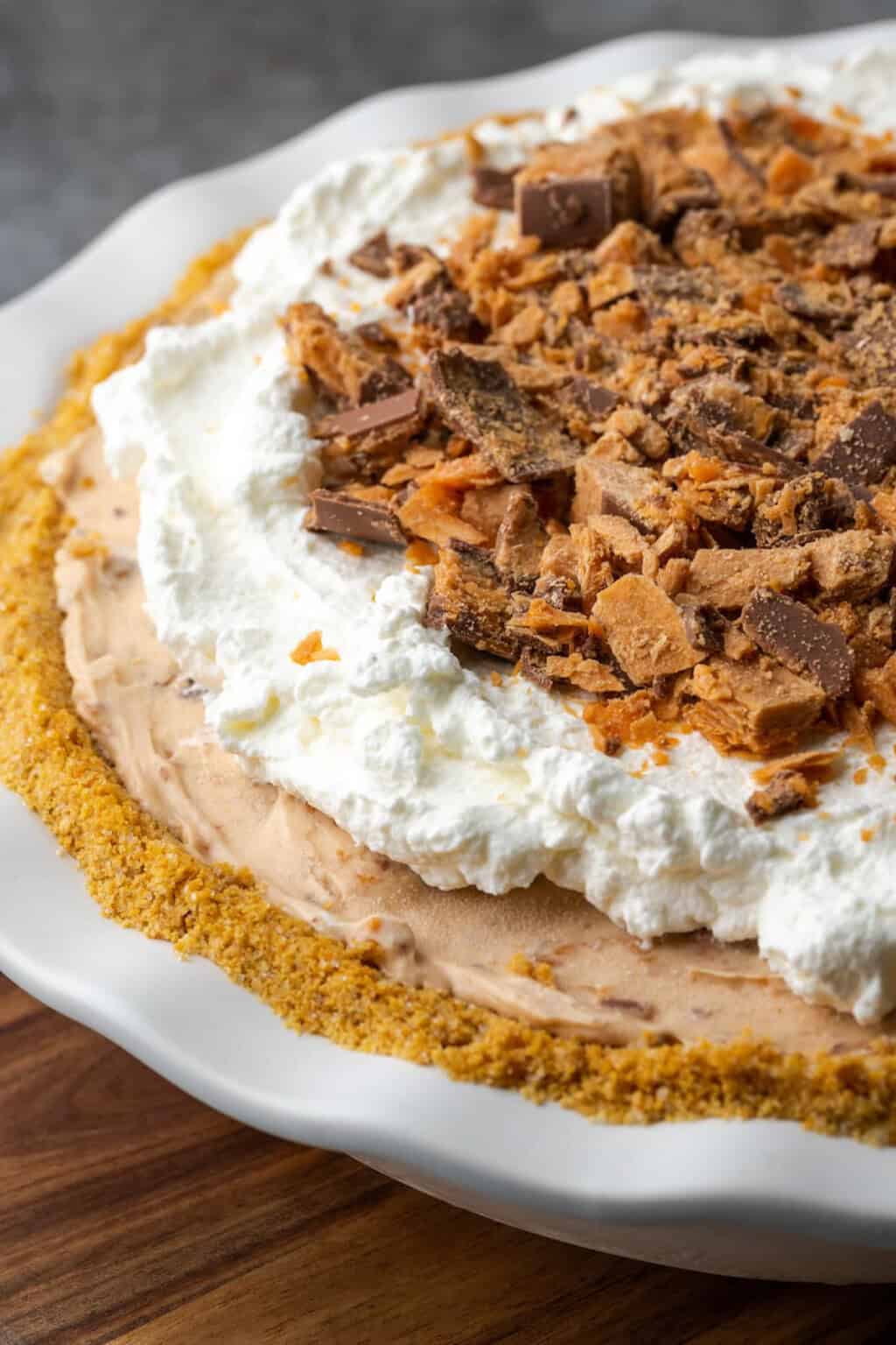 Butterfinger Pie | Cookies and Cups