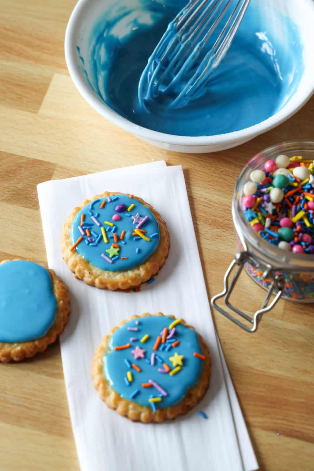 Easy Sugar Cookie Icing Recipe | Cookies and Cups