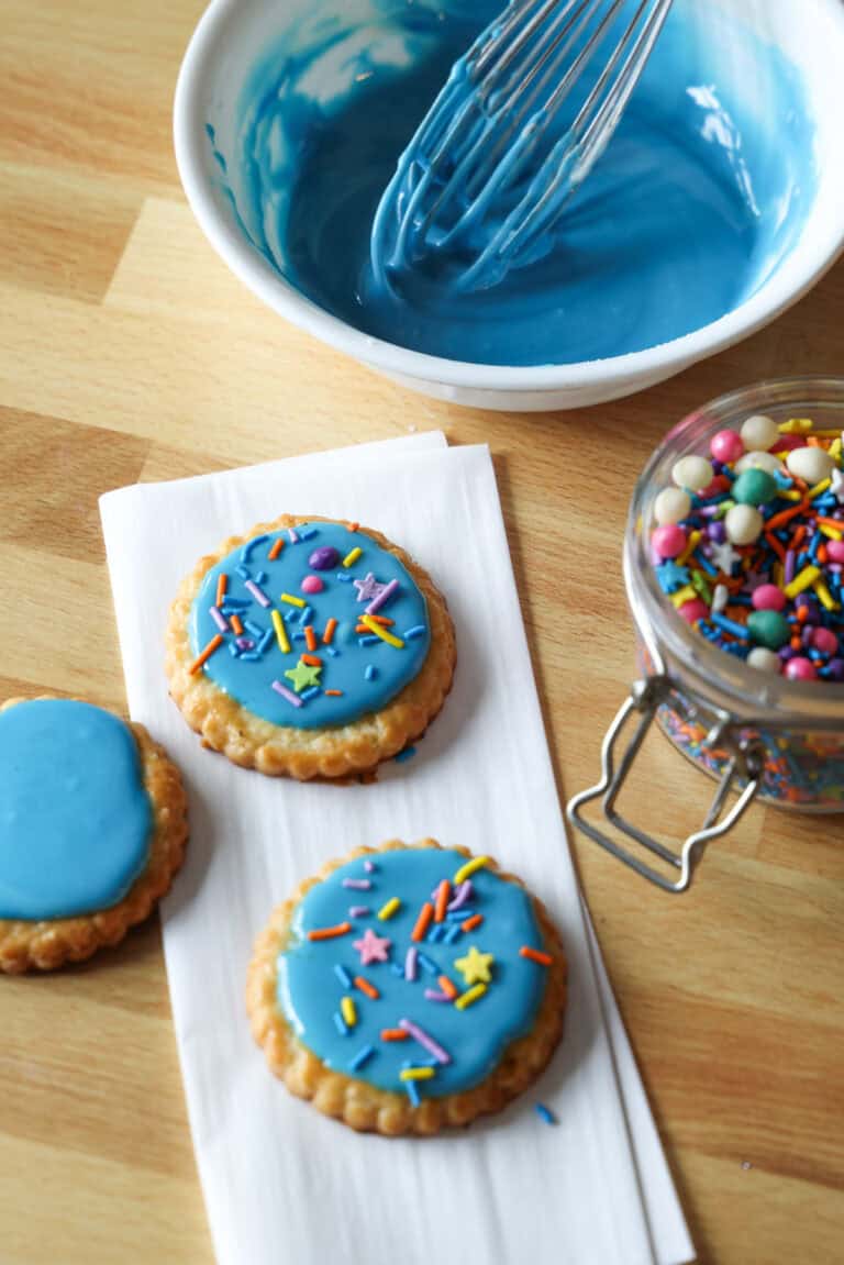 Easy Sugar Cookie Icing Recipe | Cookies and Cups