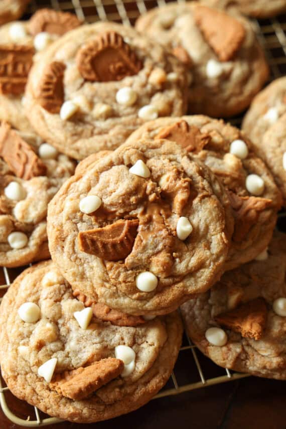 Gooey Stuffed Biscoff Cookies - Cookies and Cups